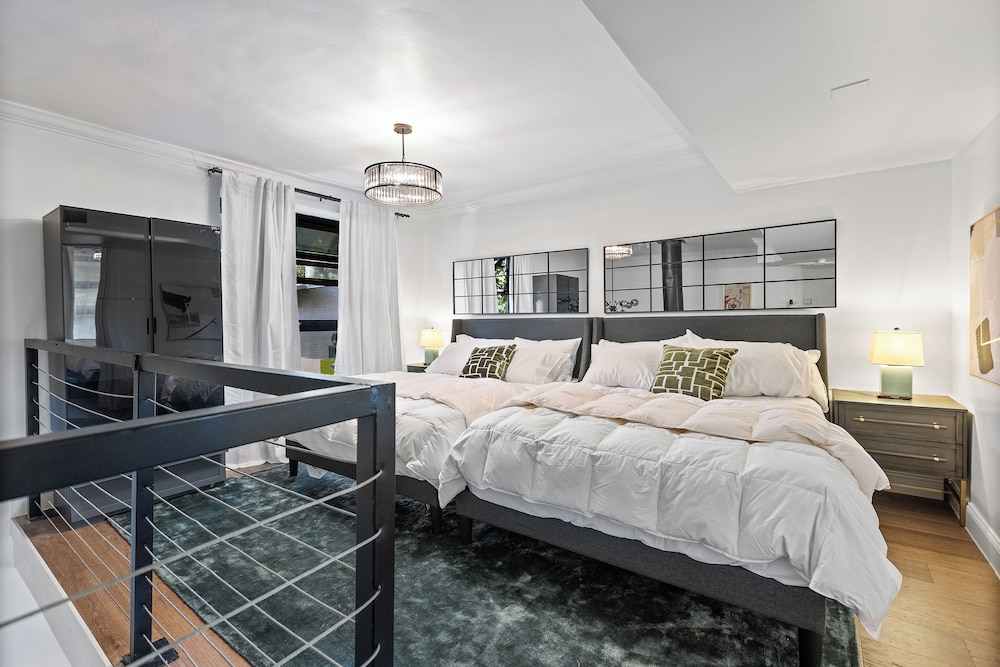 Modern 3BD Getaway w/ Pool — Perfect for Families - Dallas | Vrbo