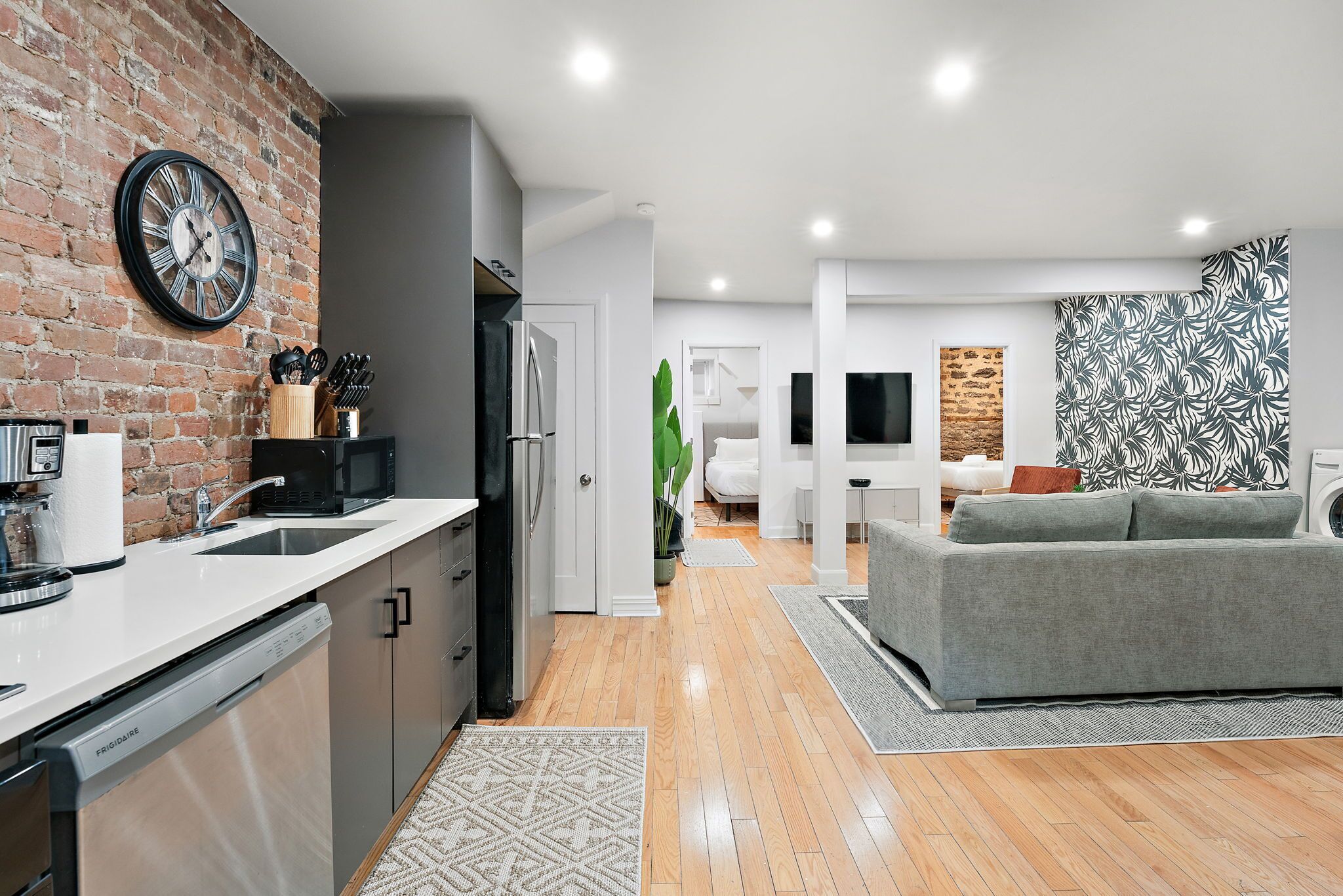 Apartamento Clássico, 3 quartos | Cozinha privada | Um frigorífico/congelador grande, um micro-ondas, um forno 