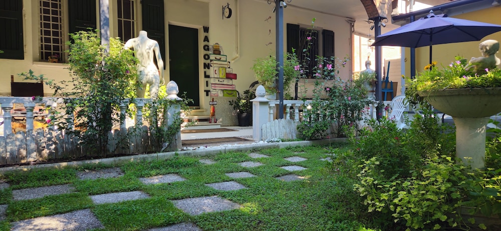 Wagon-lit Reviews, Deals & Photos 2025 - Vrbo