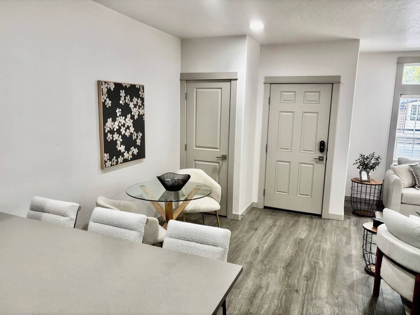 Stay In Boises Coveted North End! This 3br/2ba Retreat  With Hot Tub And Walking Distance To Hyde Park  And Camels Back Park Close To Boise White Water Park. E Bikes For Rent - Boise, ID