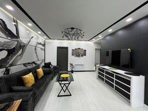 Televisor de ecrã plano de 50 polegadas com canais por cabo 