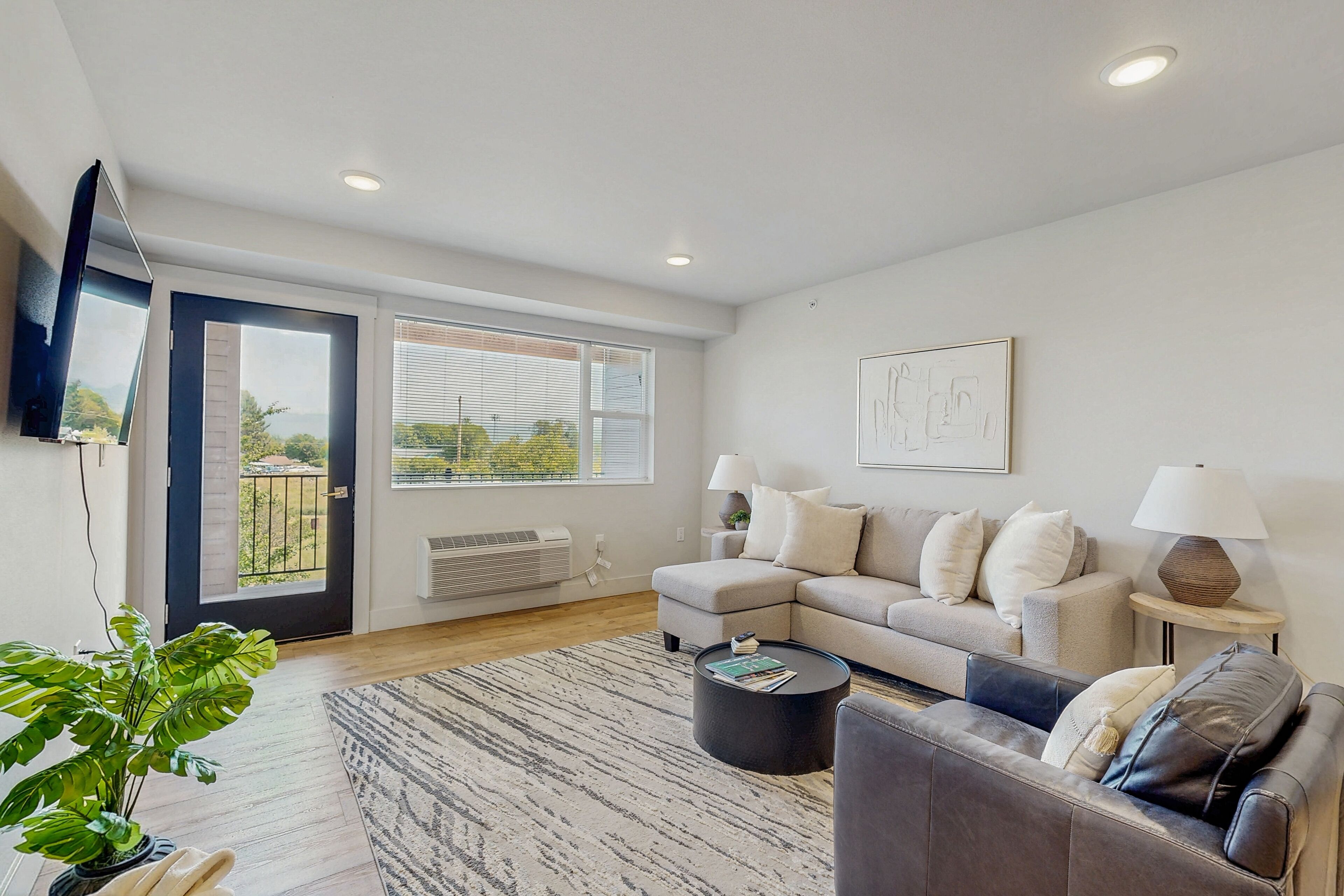 Contemporary Kalispell Condo For Adventure Lovers, Pet Friendly And Wifi - Kalispell, MT