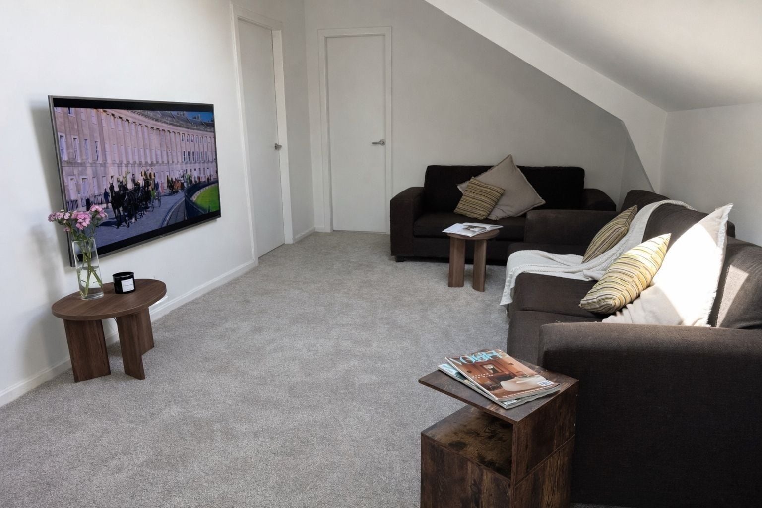Willow Barn On 9 Country Acres - Huge Swim Spa - Sleeps Upto 20 - Newcastle