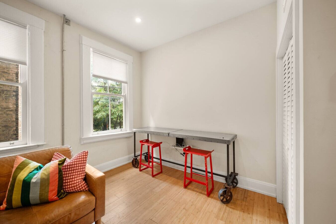 Lux Hidden Gem, 2bd W/ Patio Steps From All Otr - Cincinnati, OH