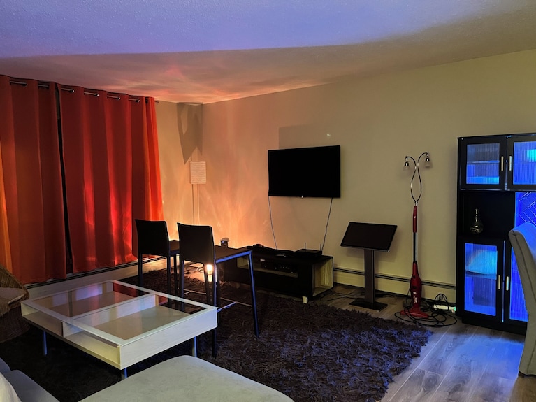 Billionaire Community: 1 Bedroom Condo With Big Balcony - Calgary