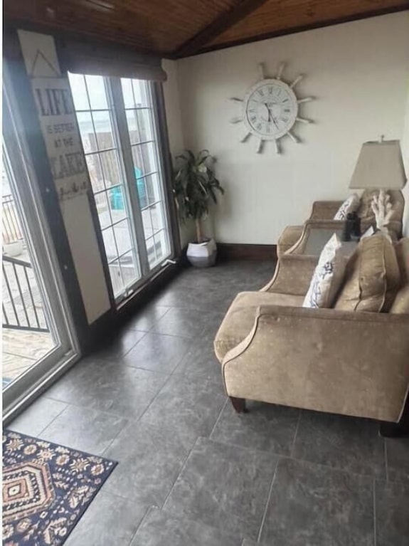 Sandy Beachfront Cottage With Hot Tub And Firestove - Ontario