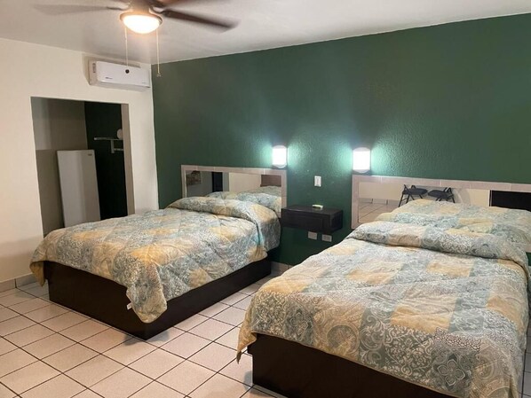 Quarto Duplo Deluxe, vista para o jardim | Secretária, Wi-fi grátis