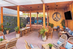 Bar à beira da piscina