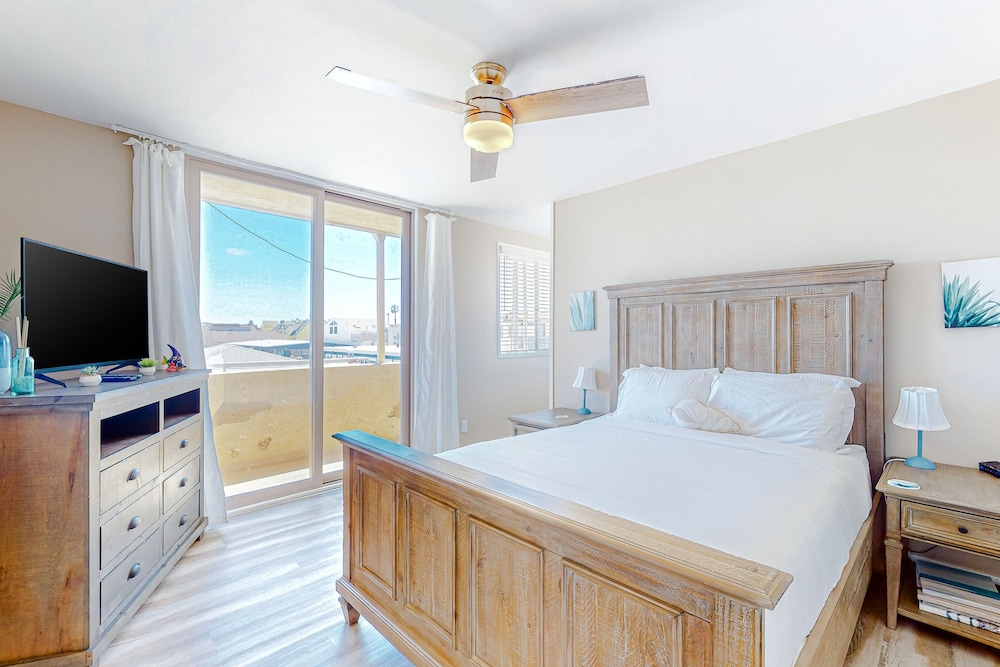 Bayside Retreat Bayfront with views from bed & 2 balconies - walk to ...