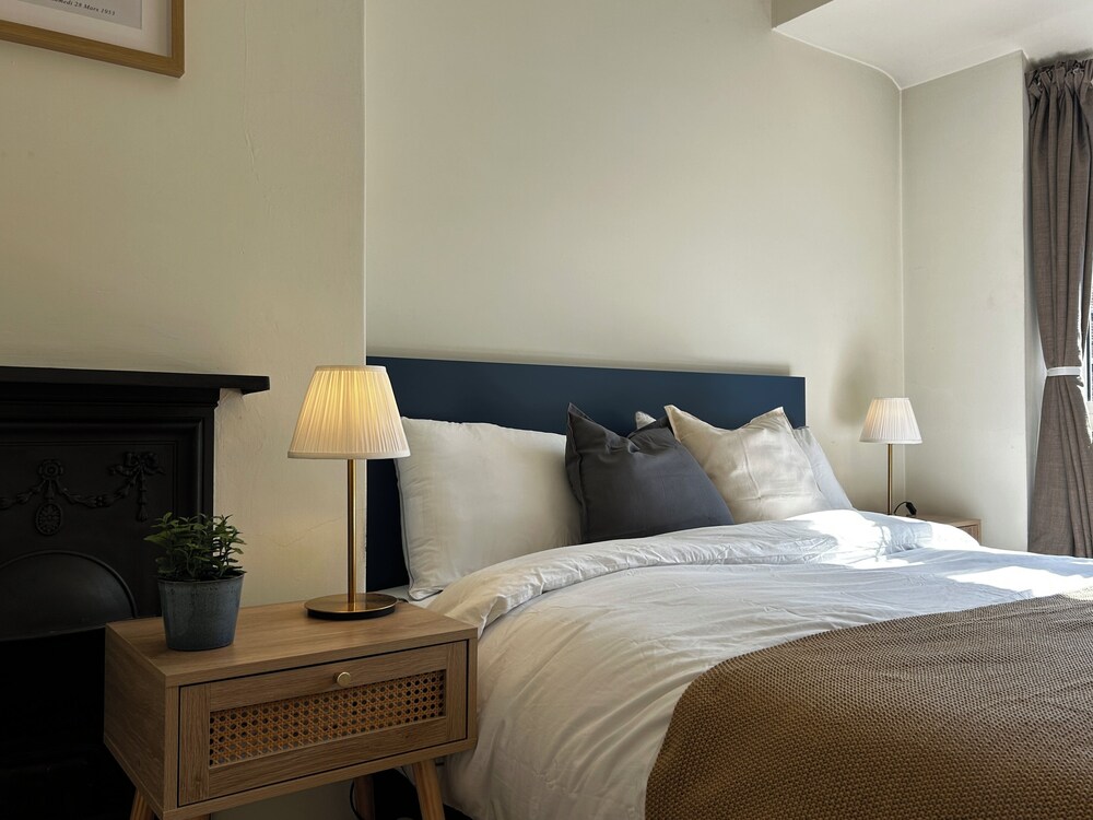 Eclectic London Bridge House - Shard View & Garden - London | Vrbo