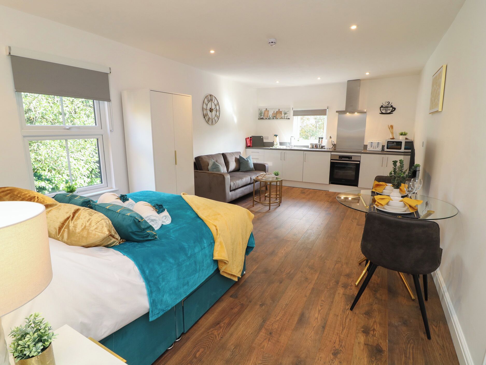 Four, Romantic In Peterborough - Peterborough, Royaume-Uni