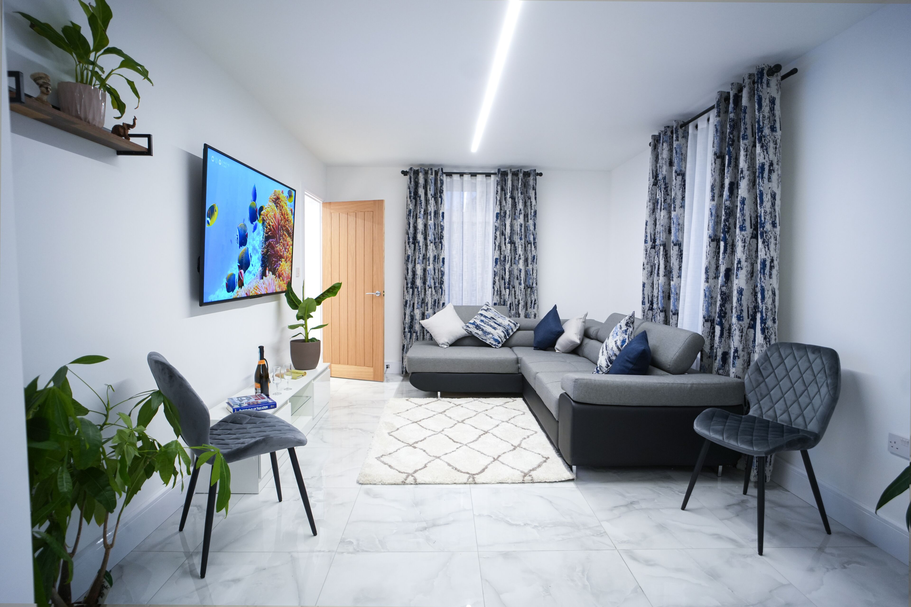 Ideal For Mid Or Long-term Stays Dagenham.modern 3 Bedroom House, Parking/garden - Romford