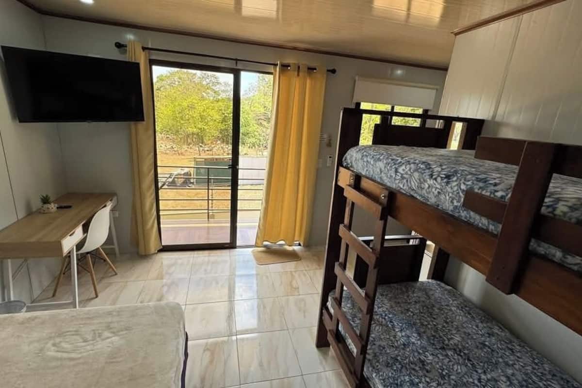 Escrivaninha, Wi-Fi de cortesia, roupa de cama