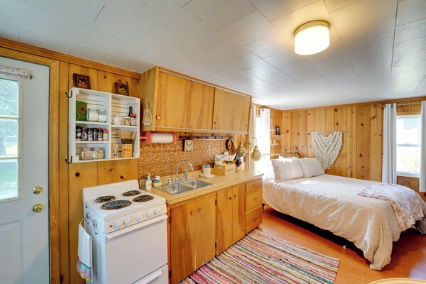 Walk To Beach Access! Chic Port Austin Studio - Sleeper State Park, Caseville