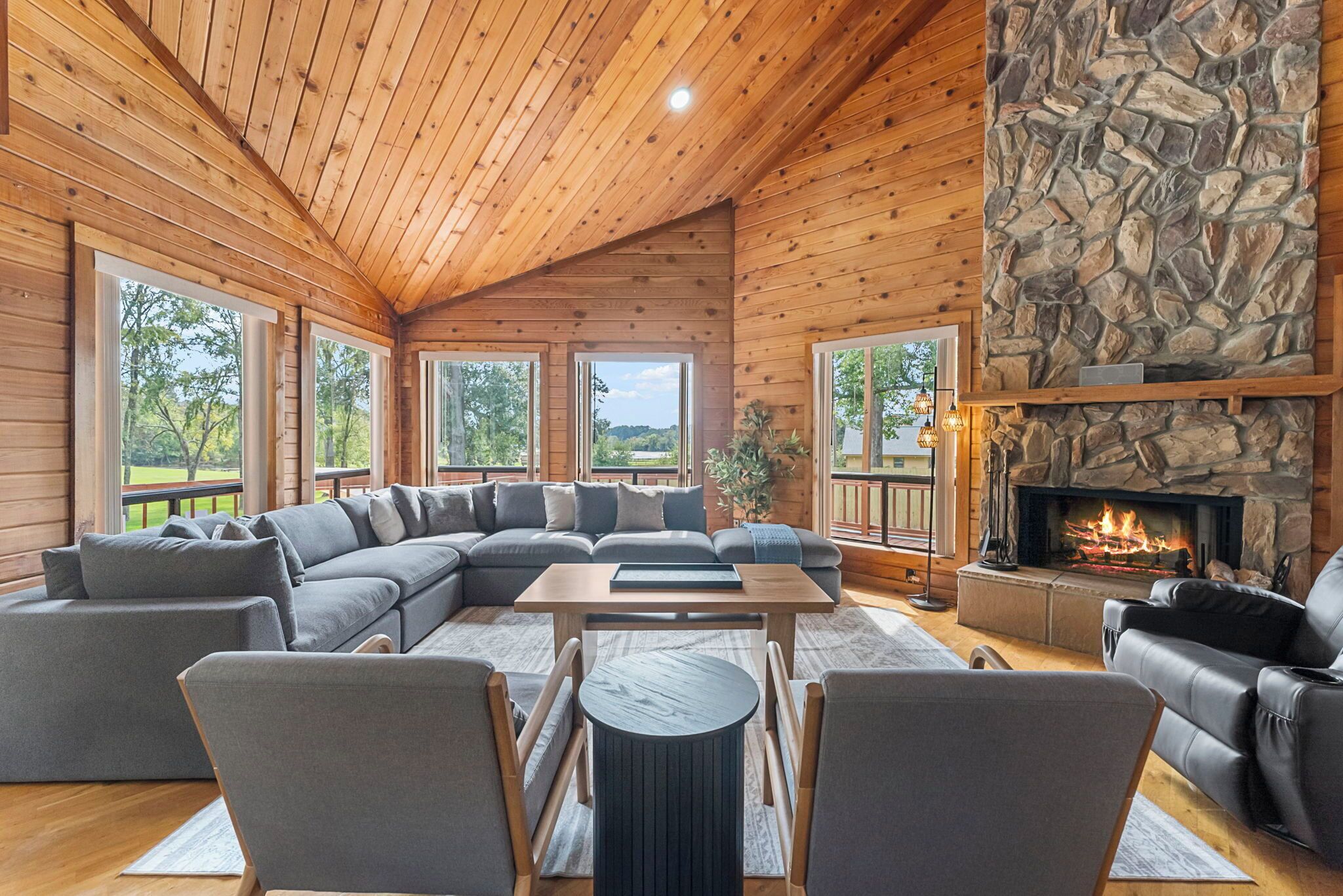 Lake Conroe Oasis: Pickleball, Pool/spa, Gameroom! - Willis, TX