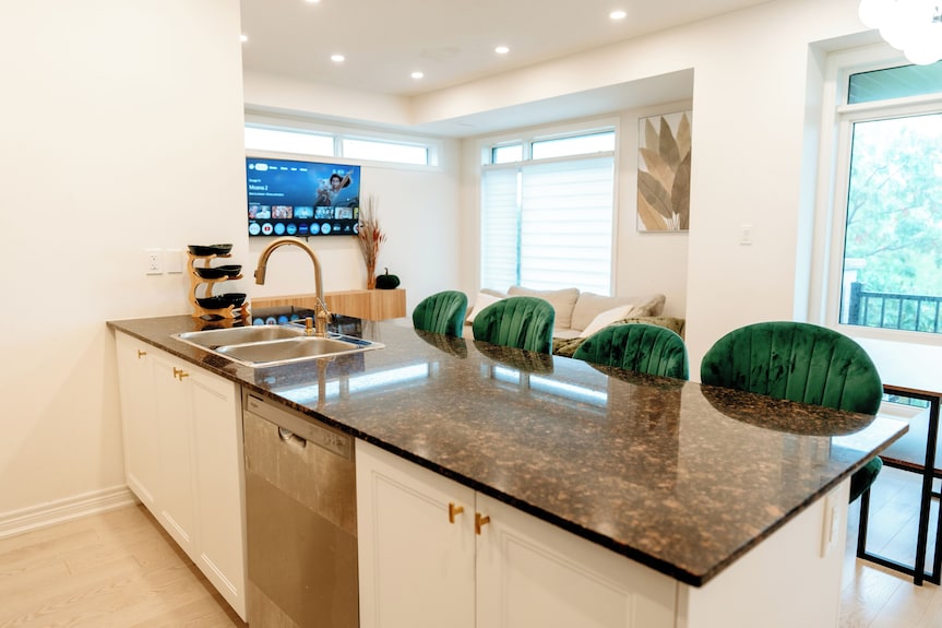 Luxury Escape 2-bed Townhouse Near Waterfront, Casino, Resort & Downtown - Pickering