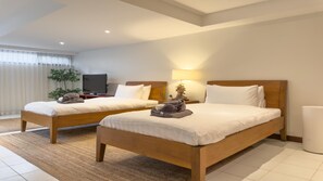 Villa, pátio, vista para a piscina | Cofre no quarto, ferro/tábua de engomar, Wi-fi grátis 