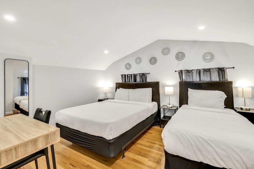 3 Bed 1 Bath With Free Parking - West End - Boston