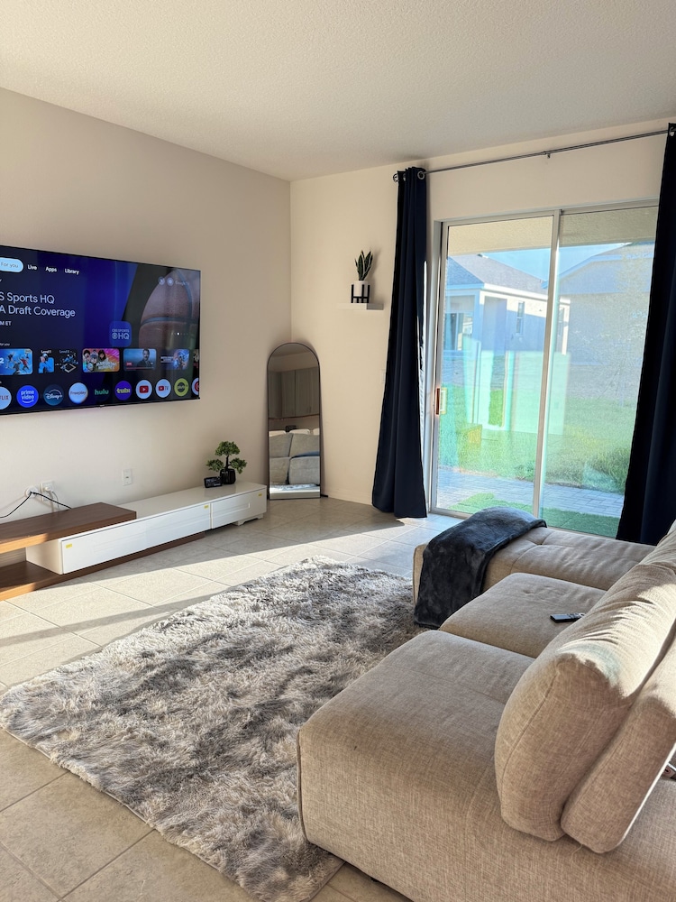 Modern Villa - Haines City, FL