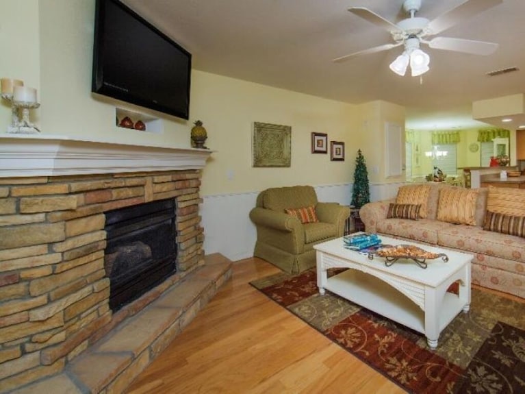 4 Two-bedroom Villas| Pools, Tubs & Sports Fun For Everyone - Branson