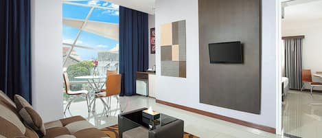Suite Júnior | Cofre no quarto, secretária