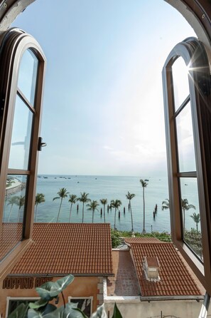 Quarto Duplo Premium, vista para o mar | Secretária, secretária adequada para computadores portáteis 