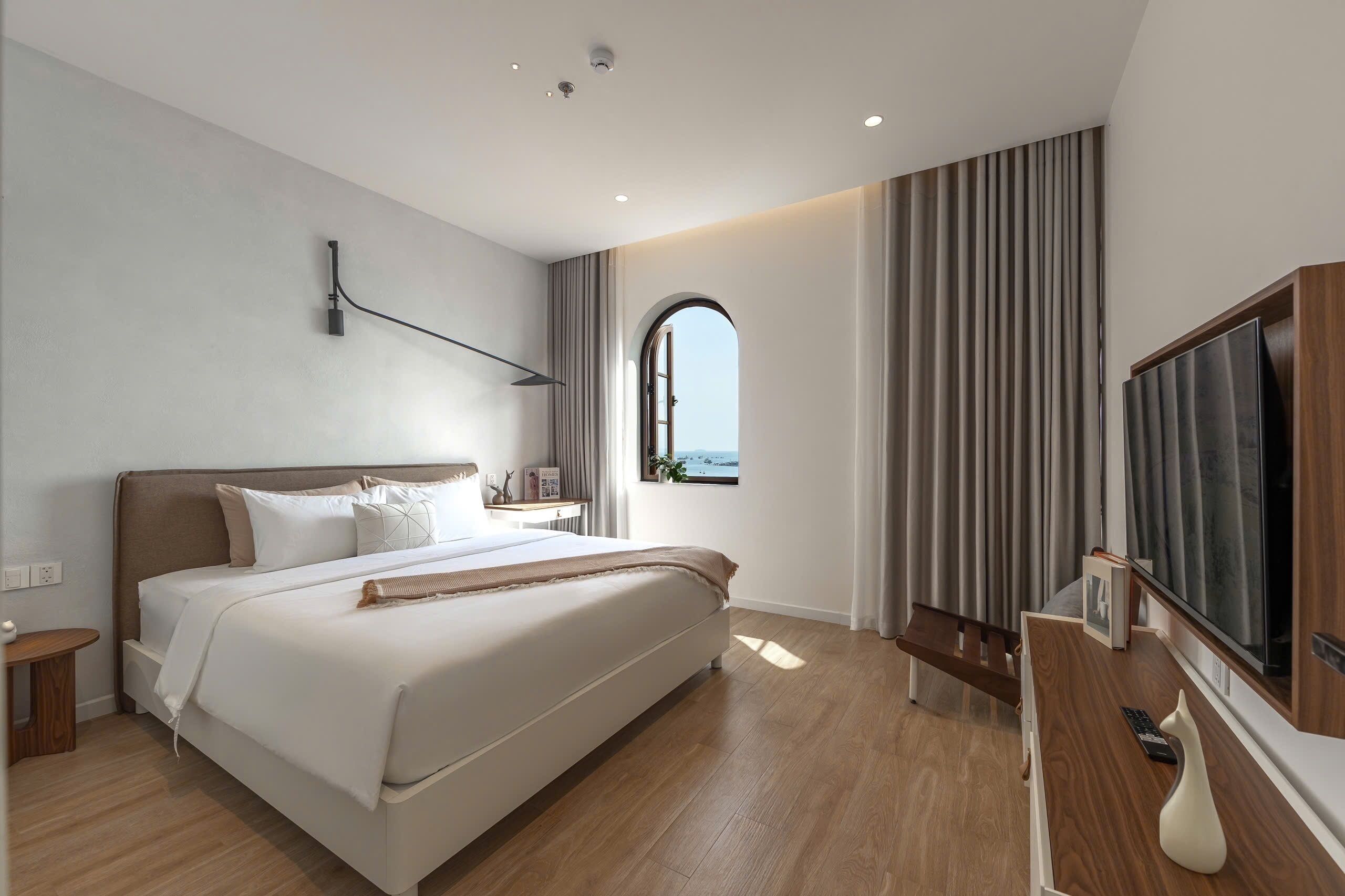 Secretária, secretária adequada para computadores portáteis 