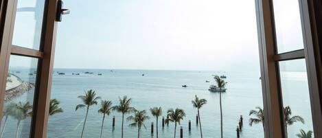 Secretária, secretária adequada para computadores portáteis