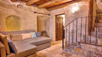 Suíte real, vista para a colina | Área de estar