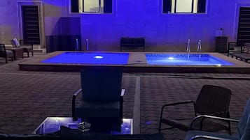 4 piscinas exteriores