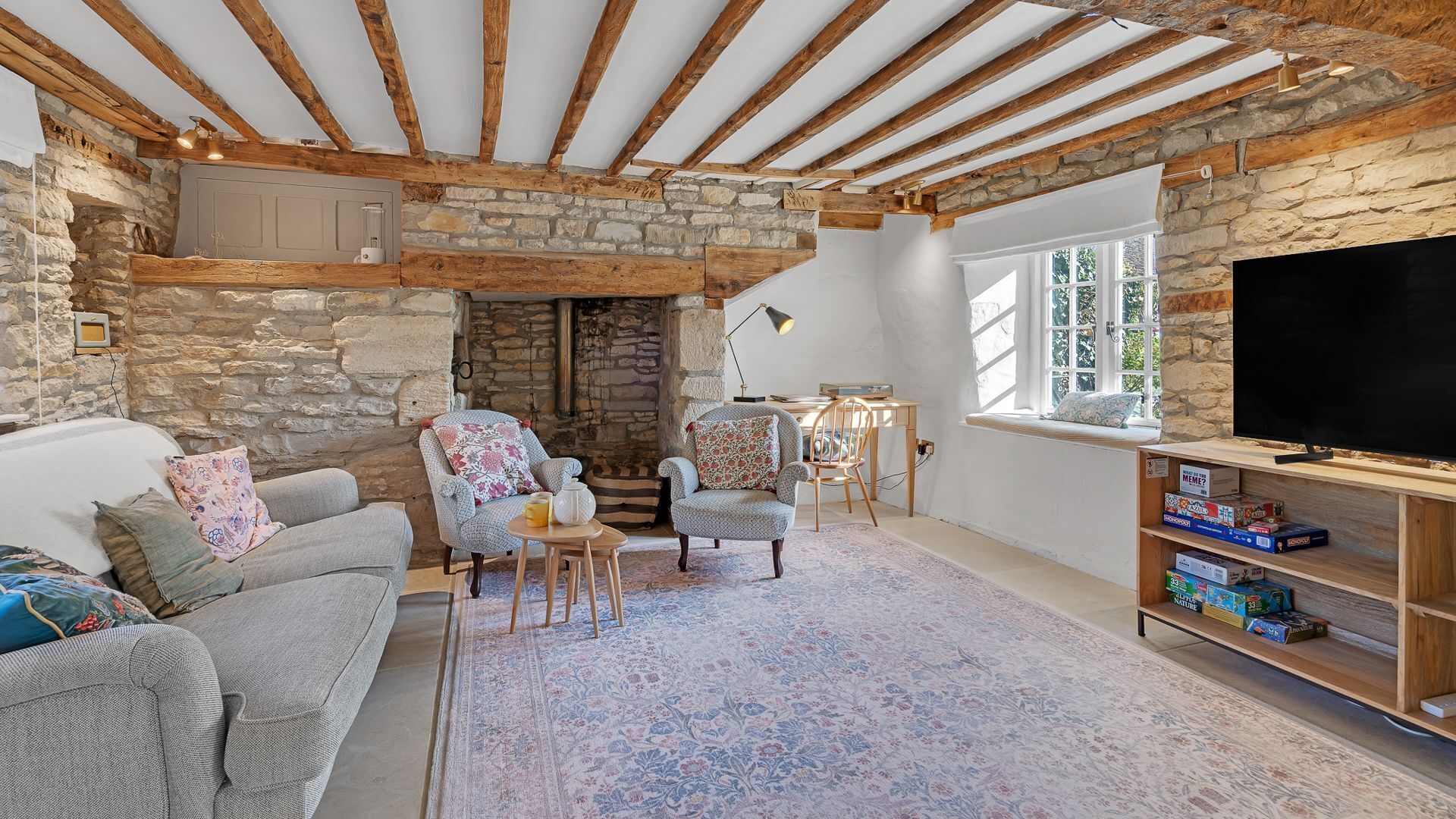 Taylor's Cottage - Sleeps 6 Guests  In 3 Bedrooms - Burford