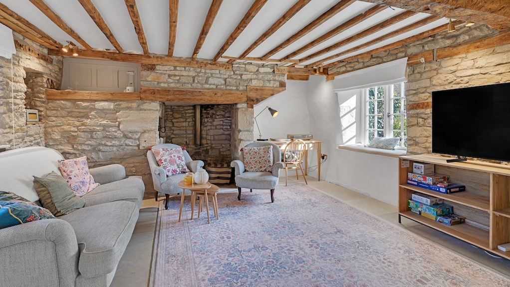 Taylor's Cottage - Sleeps 6 Guests In 3 Bedrooms - Oxfordshire