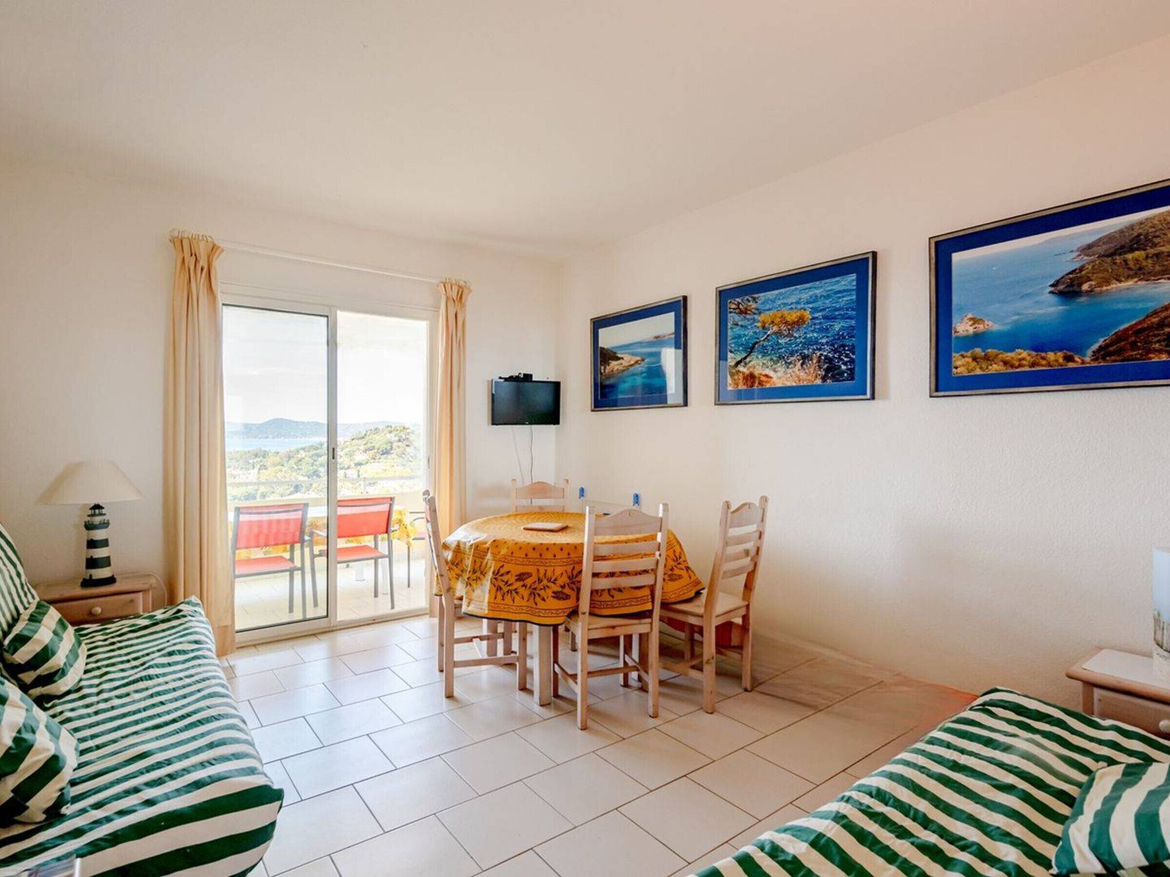 Appartement Confortable à Aiguebelle Avec Terrasse Et Parking Privé - Le Lavandou