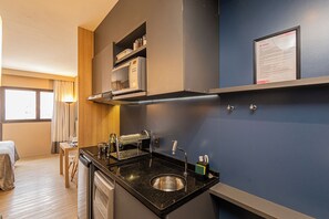 Estúdio Premium, Vista para a cidade | Cozinha privada | Minifrigorífico, um micro-ondas, uma placa de cozinha 