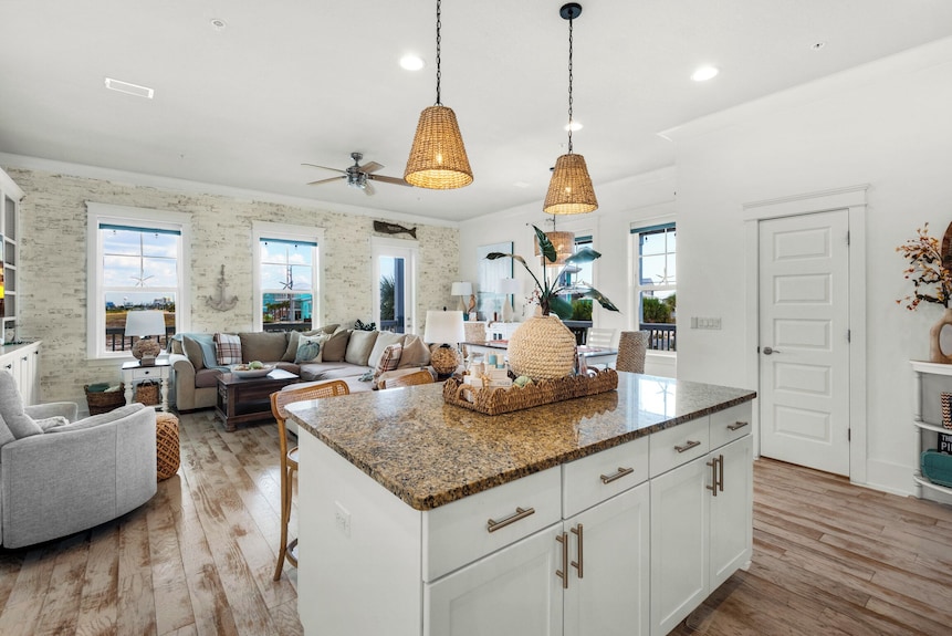 Just Beachy | Family-friendly 4br ️ Navarre Beach Retreat W/ Decks + Views - Navarre, FL