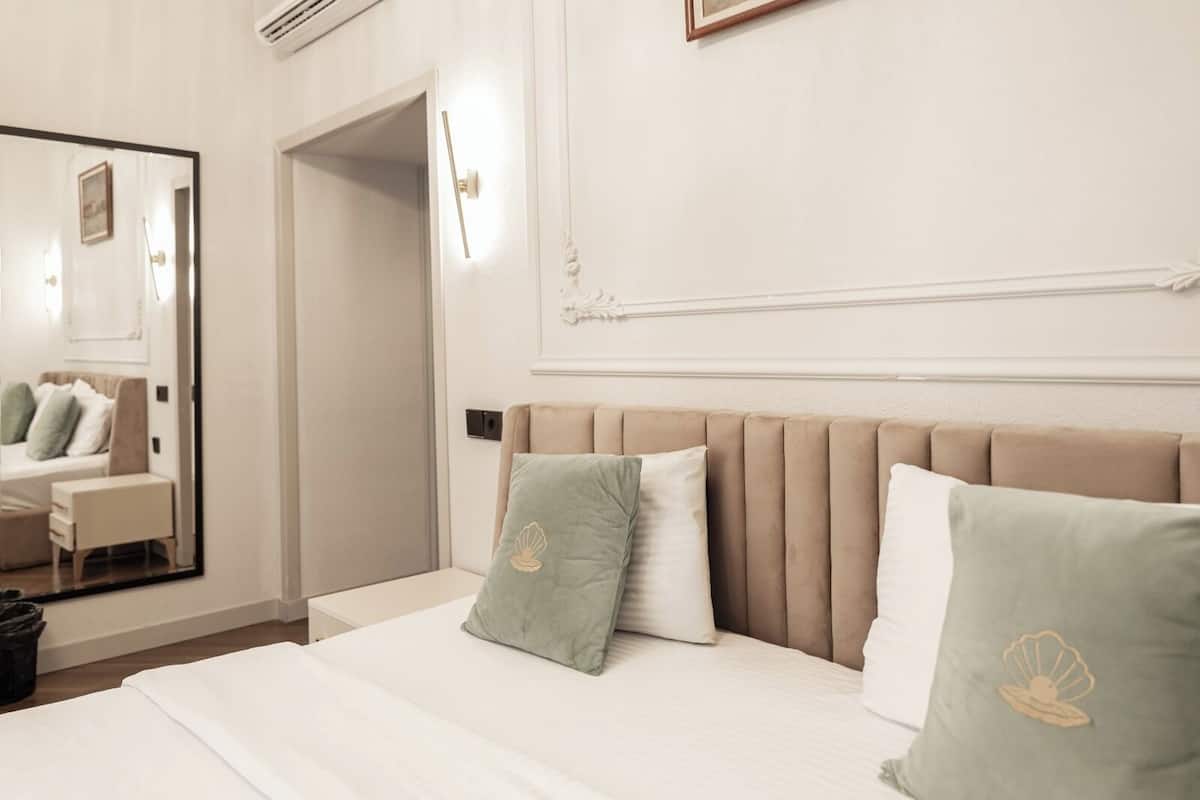 Quarto Duplo Standard, Vista para a cidade | Cofre no quarto, com decoração personalizada