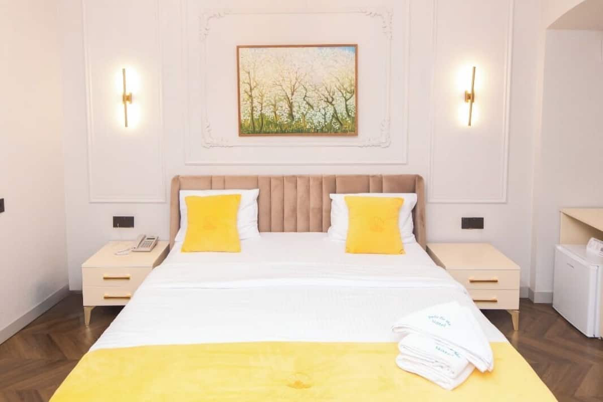 Quarto Duplo Deluxe, Vista para a cidade | Cofre no quarto, com decoração personalizada