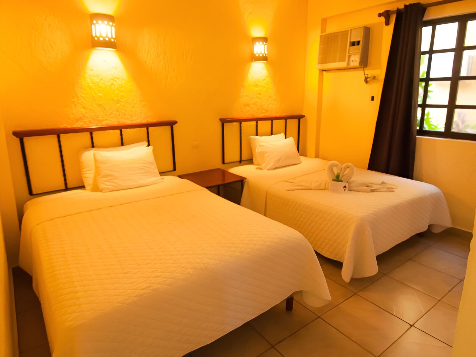 3 Unist | Charming Poolside Stay | Mexican Hacienda Style Near Mercado 28 - Cancún