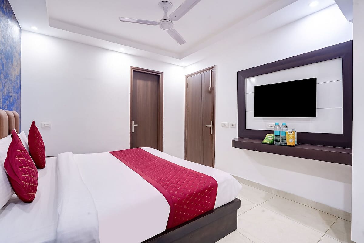 Quarto Duplo Deluxe, 1 cama de casal, casa de banho privativa, Vista para a cidade | Roupa de alta qualidade, camas de colchão viscoelástico, minibar