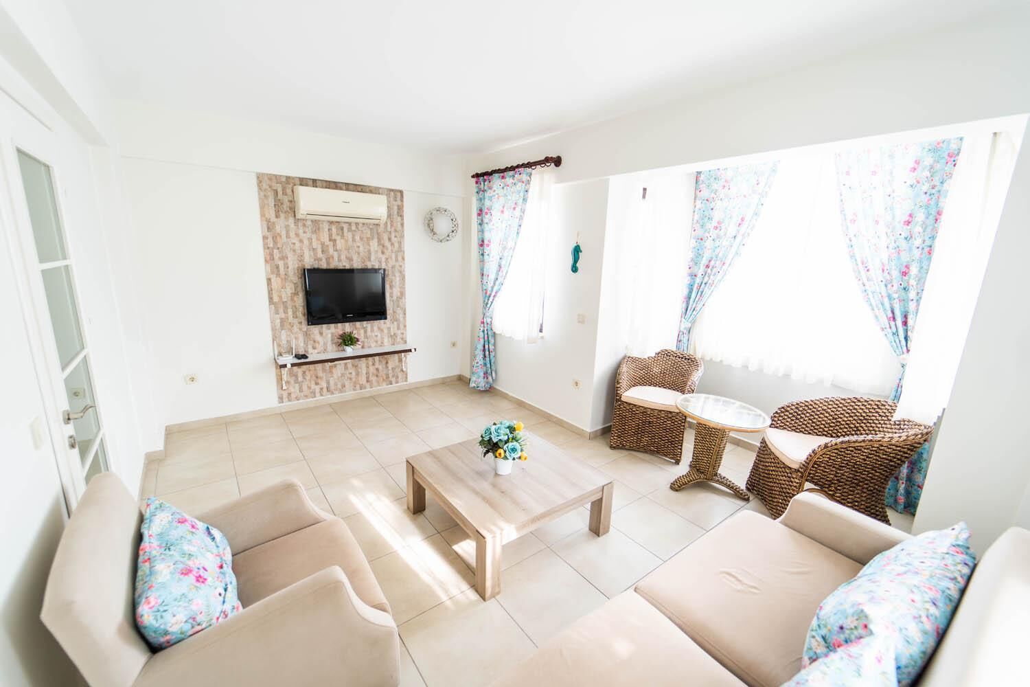 Villa Garden Island - Four Bedroom Villa, Sleeps 10 - Ekincik Koyu