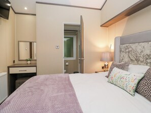 2 quartos, individualmente decorados, individualmente mobiliados