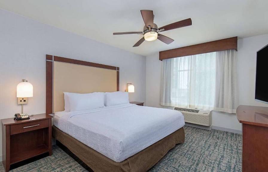 Elegant King Suite X2! Free Hot Breakfast, Indoor Pool | Close To Perimeter Mall - Sandy Springs, GA