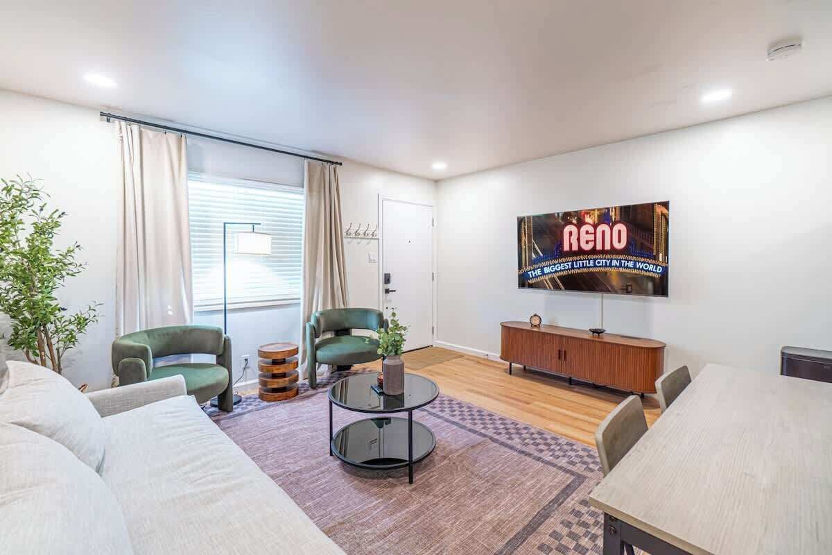 Designer Living Pet-friendly Unr 2br 1ba - Reno, NV
