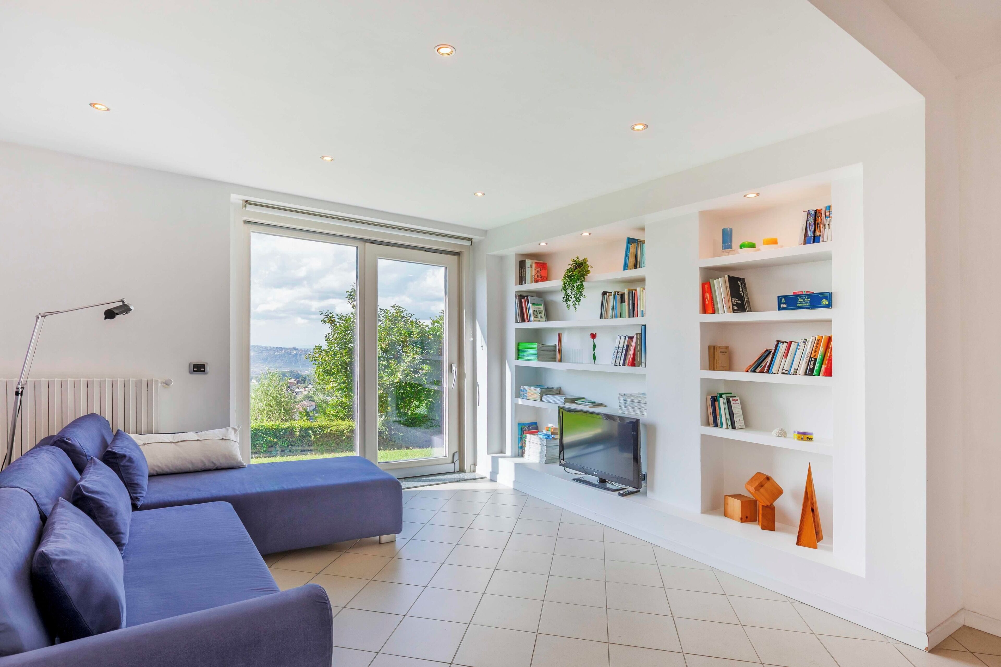 The Vista Retreat - Five Bedroom Villa, Sleeps 10 - Alba