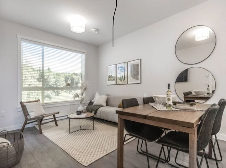 Cozy Brand New 1 Bedroom Condo , Close To Hospital , Ufv & Downtown Abbotsford. - Abbotsford