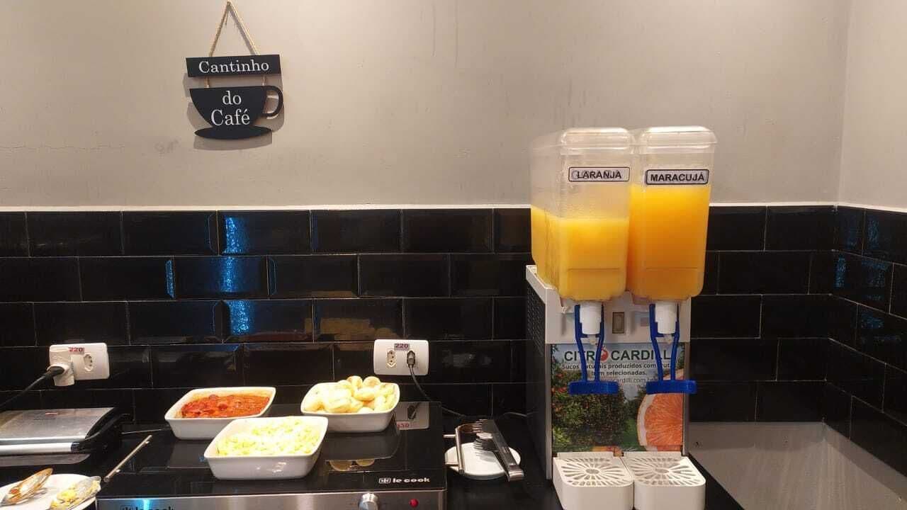 Café da manhã self-service grátis todos os dias