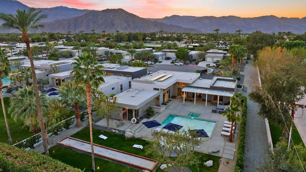 2 Luxe Villas, Sleeps 24 Pool & Putting Green Polo Villas Mira By Avantstay - Palm Desert, CA