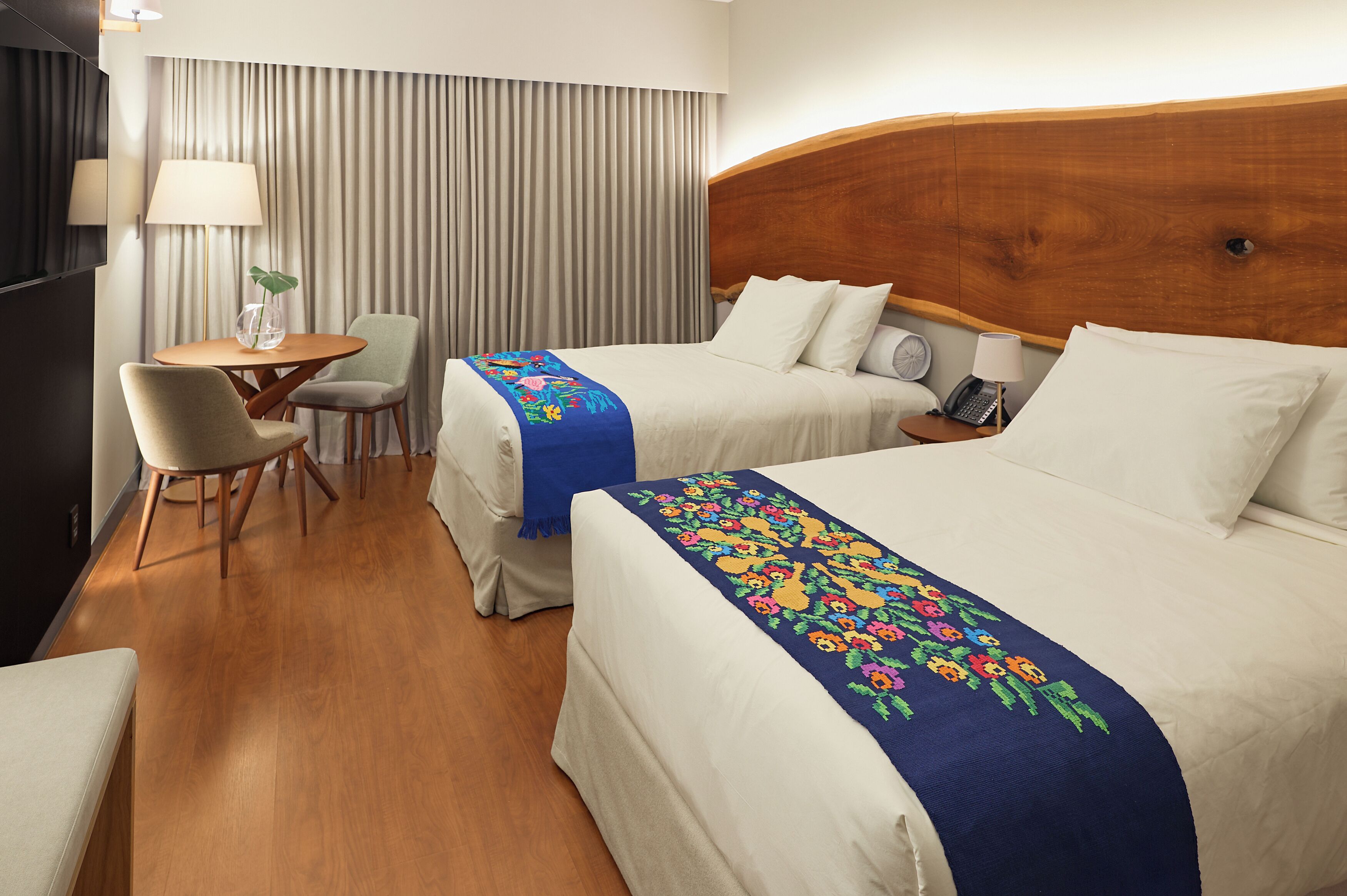 Quarto Superior com 2 Camas de Solteiro | Frigobar, Wi-Fi de cortesia