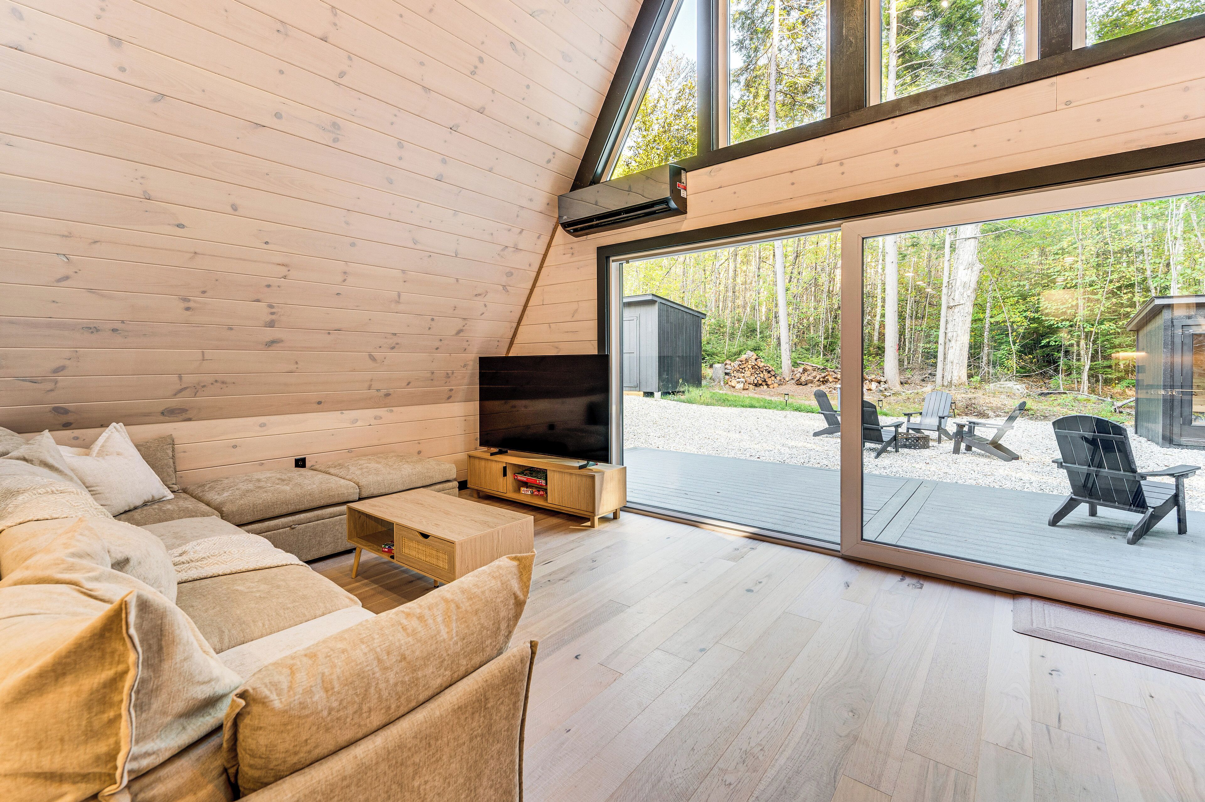 Hike, Ski & Explore: Serene Danbury Cabin W/ Sauna - New London, NH