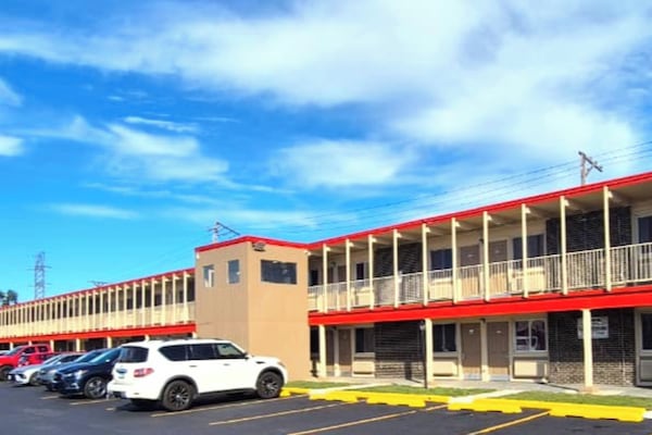 Saratoga Motel By Capital O Near Midway Airport Chicago Il - Chicago, IL